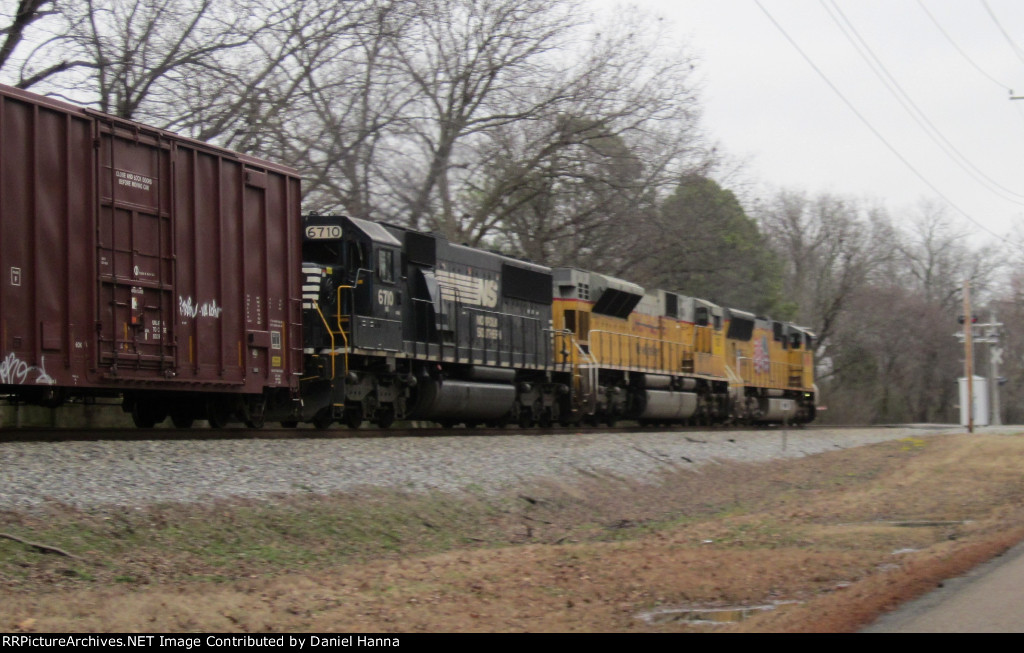 NS 16Z rolls east with a all-EMD lashup